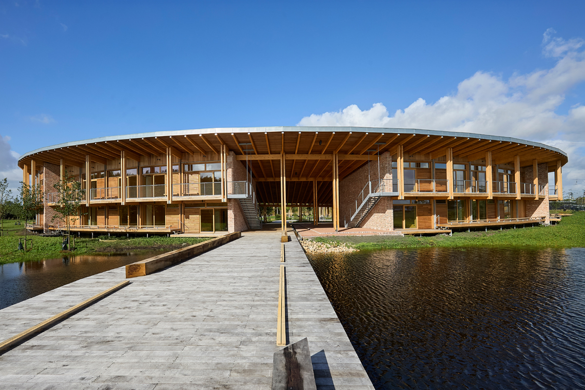 Håndværkskollegiet Herning - ellipseformet trækonstruktion med CLT og ...